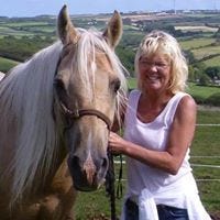 Jane Mitchell – Medium