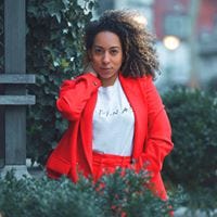 Ghislaine León – Medium