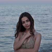 Iulia Dana – Medium