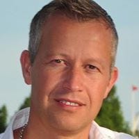 Jon Hussey – Medium