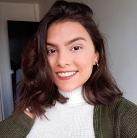 Esther Oliveira – Medium