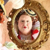 Tess Nesser – Medium