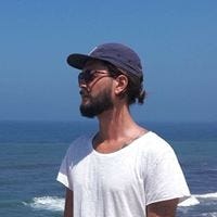 Simon Holm – Medium