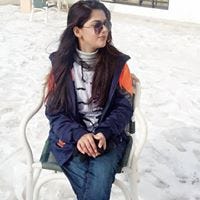 Nida Tariq – Medium
