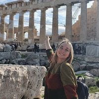 Laura Marinescu – Medium