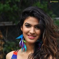Hasithi Gunasinghe – Medium