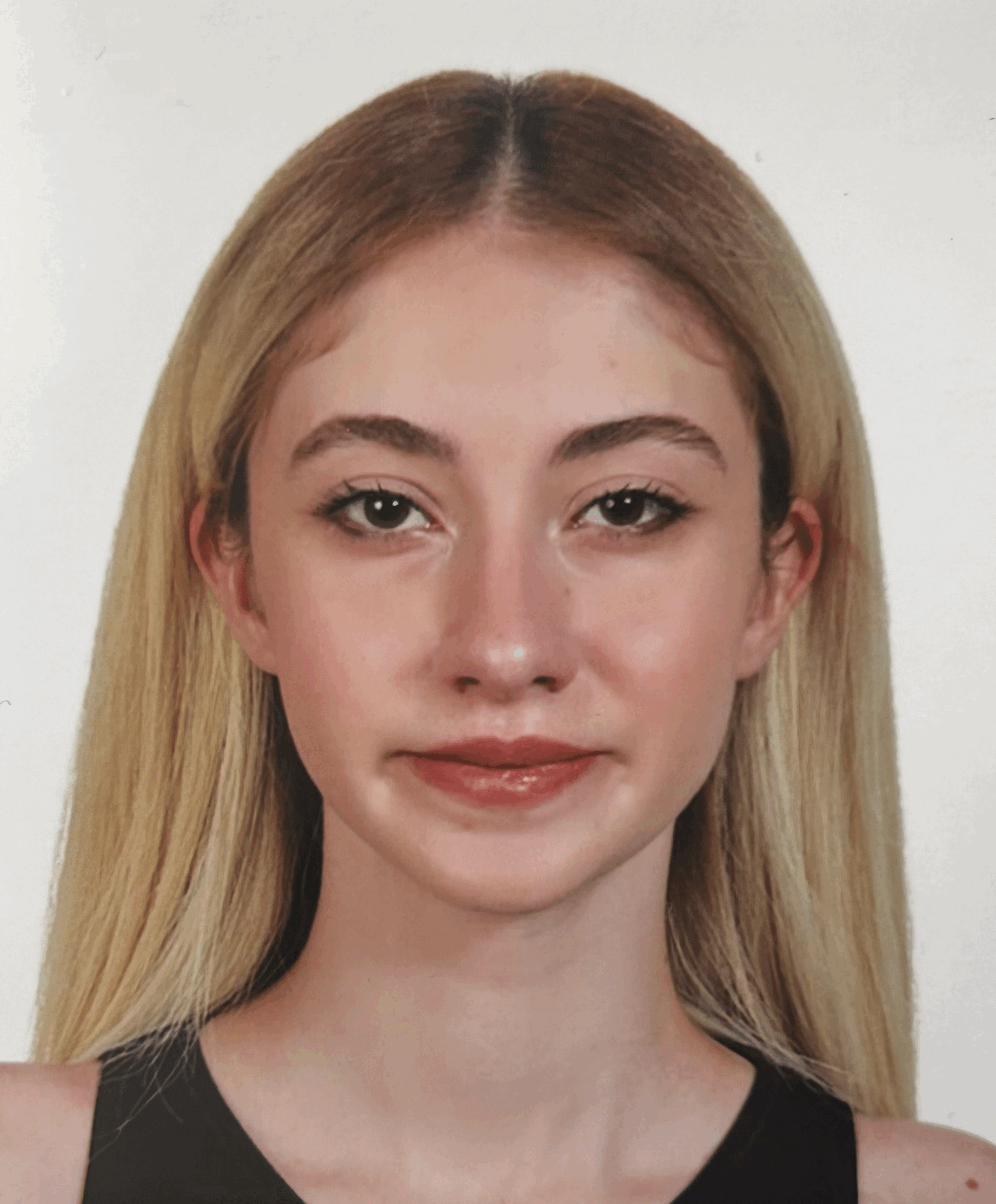 Edanur Aydın – Medium