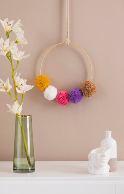 Creative Ways to Utilize Yarn for Wall Decor - Symfonie Yarns - Medium