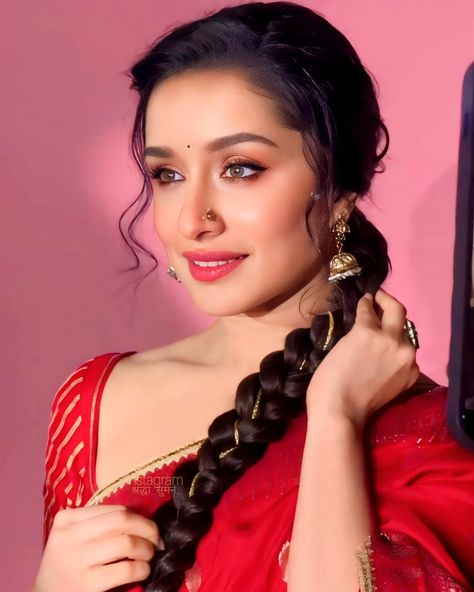 How to Book Shraddha Kapoor for an Event: Your Ultimate Guide | by Suhaswaghe Oppvenuz | Oct ...