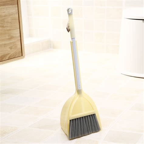 Top 5 Best First Broom To Buy Hogwarts Legacy | by Marthafrier | May ...