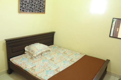 Review De Ibeel Guesthouse Rekomendasi Hotel Dekat Pantai Pangandaran ...