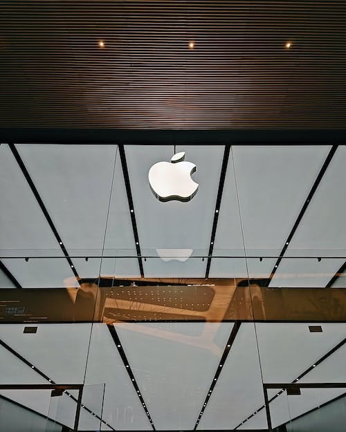 Apple Hits the Pause Button on Self-Driving Cars, Shifts Focus to AI ...