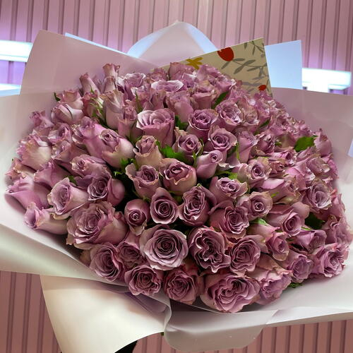 The Role of Roses in the Symbolism and Gift-Giving Traditions of London ...