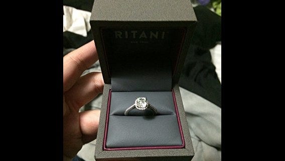 Do I buy my fiance an engagement diamond rings? - Robart Rioson - Medium
