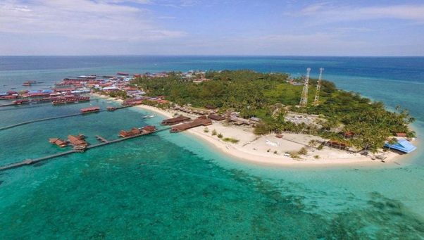Derawan Islands, the Most Beautiful Underwater Paradise in the World | by Maverick Oen | Aug ...