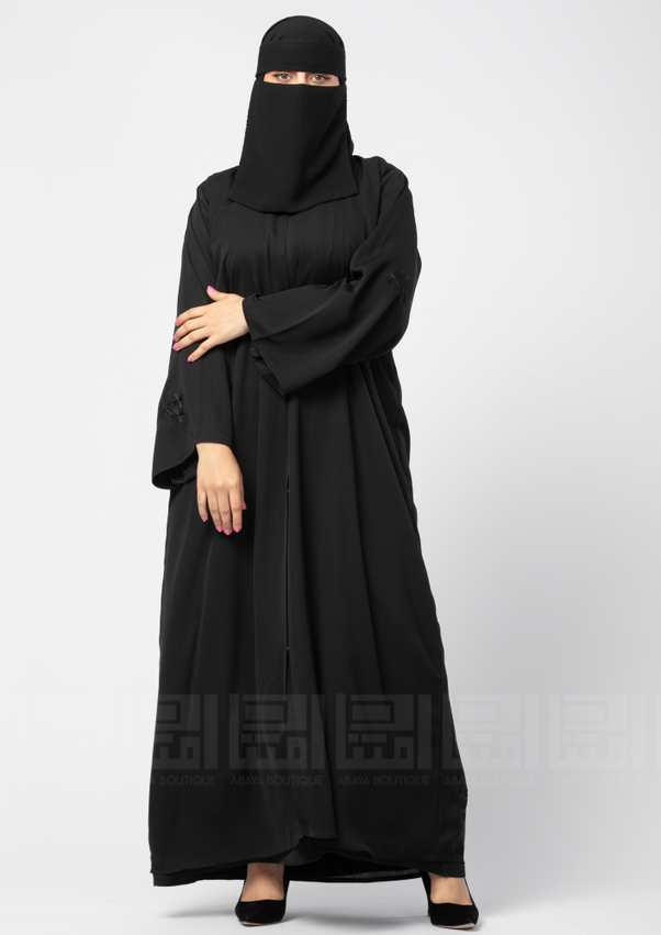 عباية زهو - Mariam Mansour - Medium