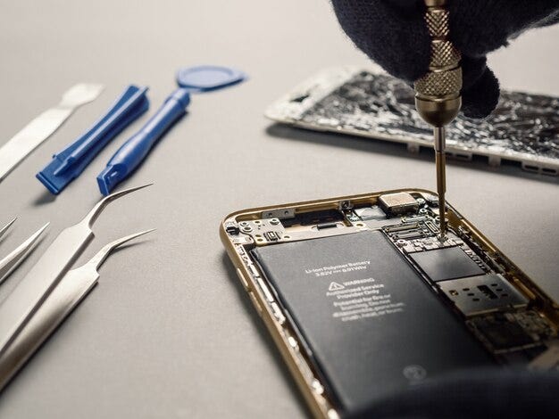 One Of The Best iPhone Repair Shop in Vancouver - Fix 4 You - Medium