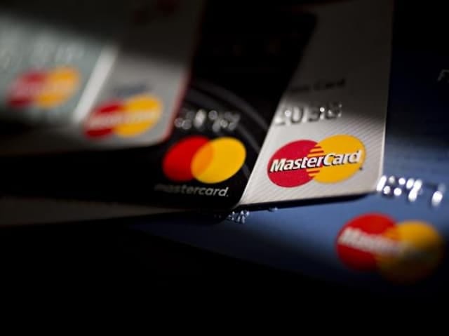 Mastercard’s ‘smile to pay’ raises concerns around face recognition ...