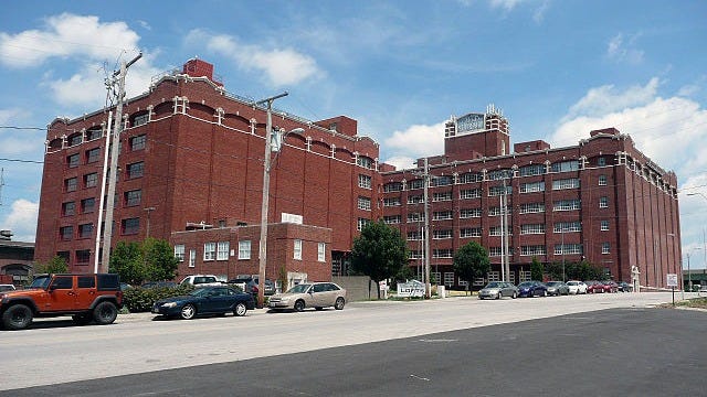 A 100-year-old historic building went from cold storage to urban living ...