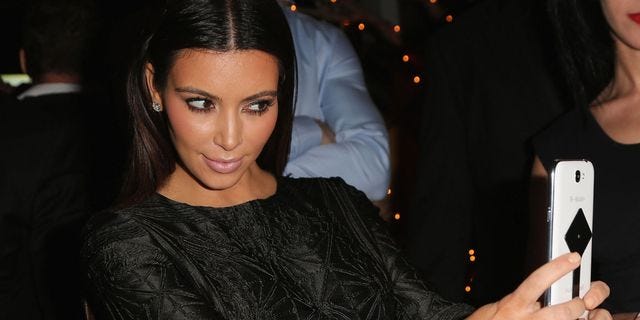 Social Media Influence: How Celebrities Shape Trends and Connect with ...