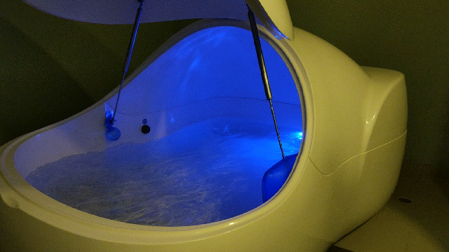 Sensory Deprivation tanks — my first foray. | by Lucas de Brito | Medium