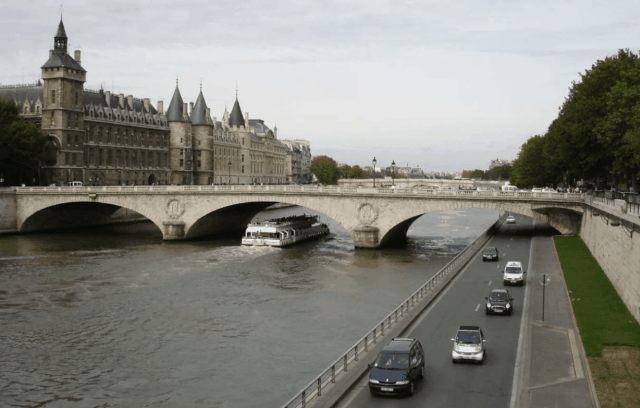 How the Quais de Seine were transformed to fight pollution | by Mascha Wolf | Medium