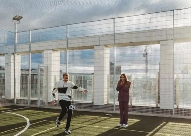 Van der Beek, pregnant wife and child gender matching event… | by ...