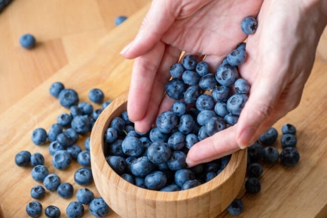 If you eat ‘this fruit’ often, the risk of Parkinson’s disease ‘drops ...