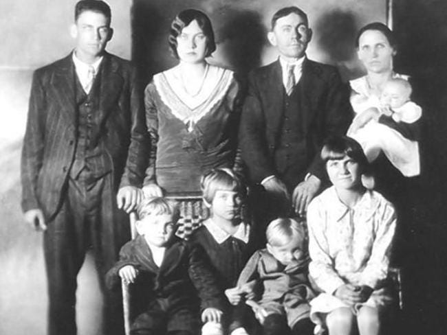 Familicide on Christmas Day: The Tragic Story of the Lawson Family ...