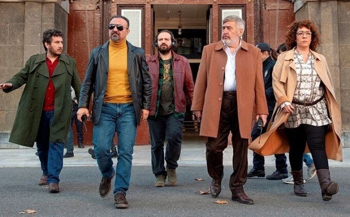 Cinayet Süsü: Ali Atay’ın Polisiye Komedisi | by Ufuk Yasin Yurtbil ...