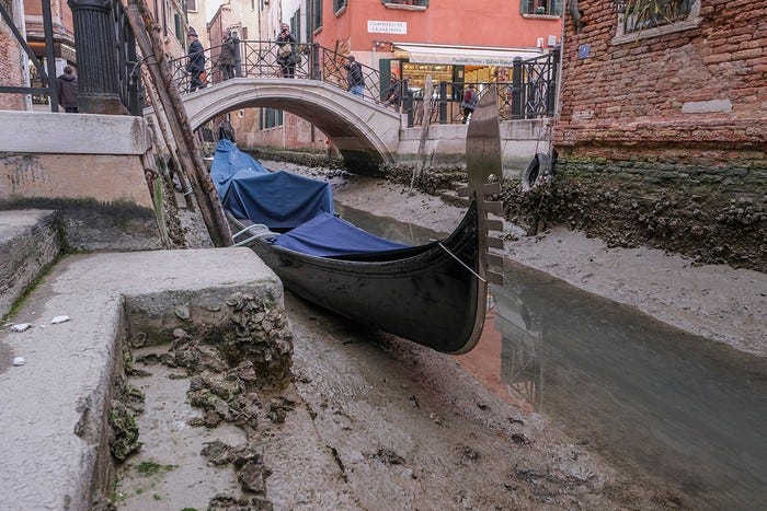 Venice’s Famous Canals Dry Up Due To Low Tides And No Rain | by Bestie ...