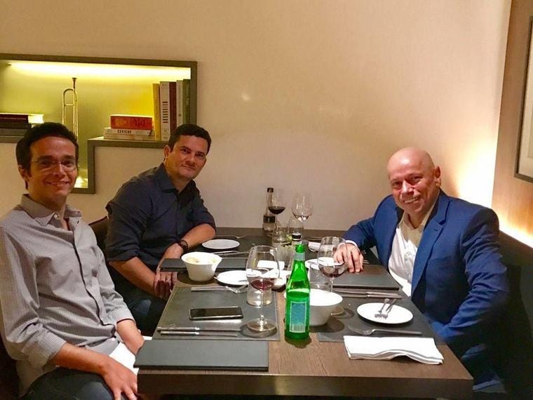 Moro “Batman”, Karnal “Robin” e a irrelevância de uma foto | by Pedro ...