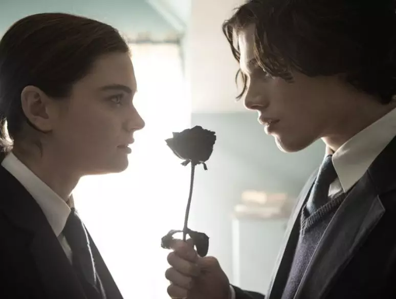 “O fabricante de lágrimas”: amor além dos cristais | by Isabela Daudt | Caderno 2 | Medium