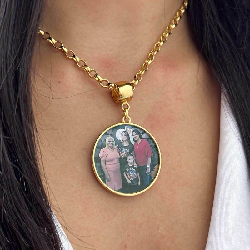 Colar com Foto — Amor em 18k. Colar com Foto — Amor em 18k: Um… | by ...