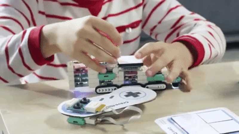 Grove Junior Is a LEGO-Compatible, Scratch-Programmable Electronics Kit ...
