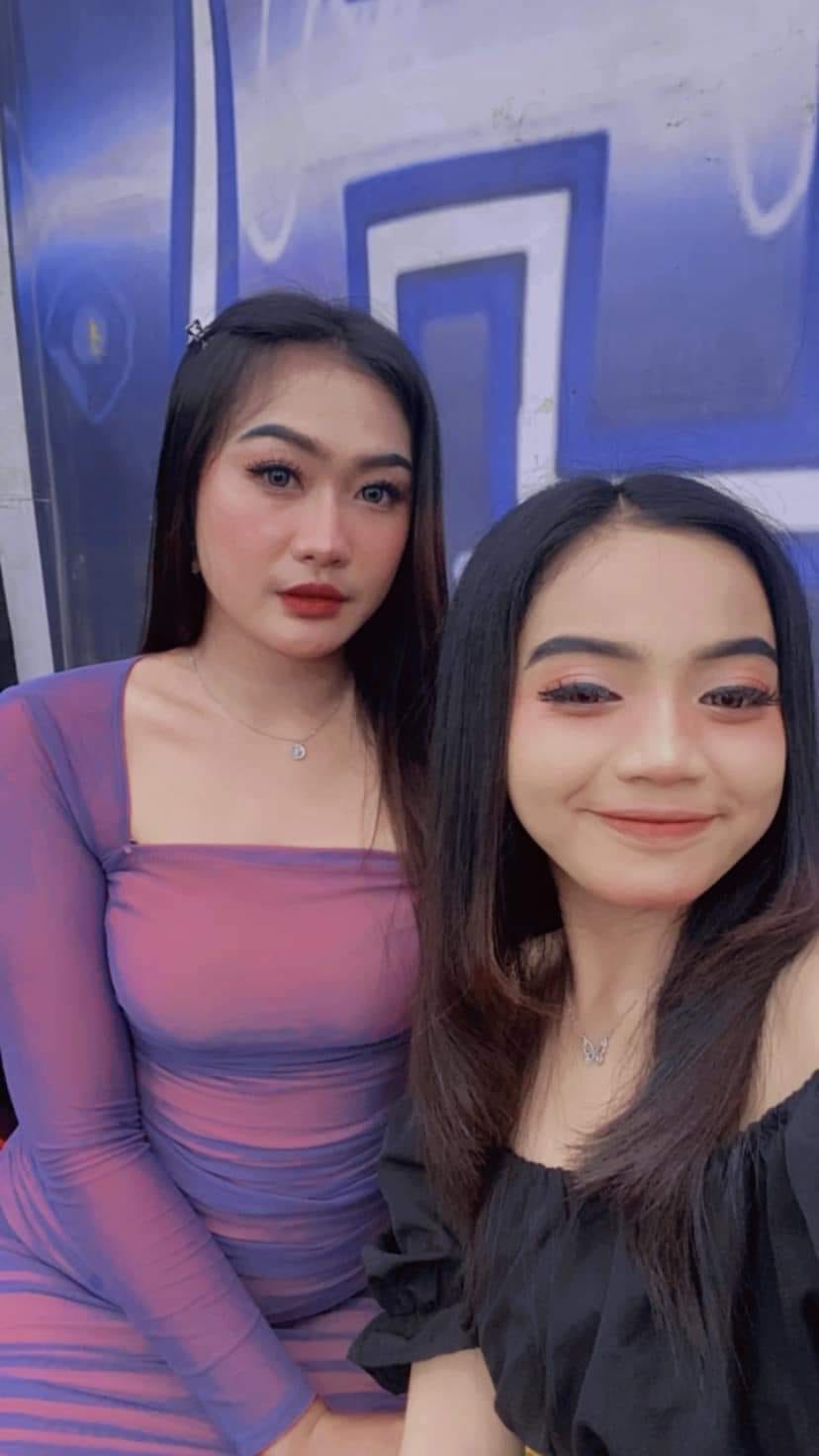 Cerita Sex Mama dan Tante Rina. Namaku Roy, 32 tahun. Saat ini aku… | by pusakajitu | Jun, 2024 ...