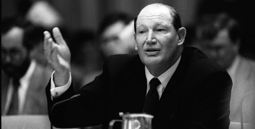 Legends in the world of gamblers: Kerry Packer | by Robert Anderson ...