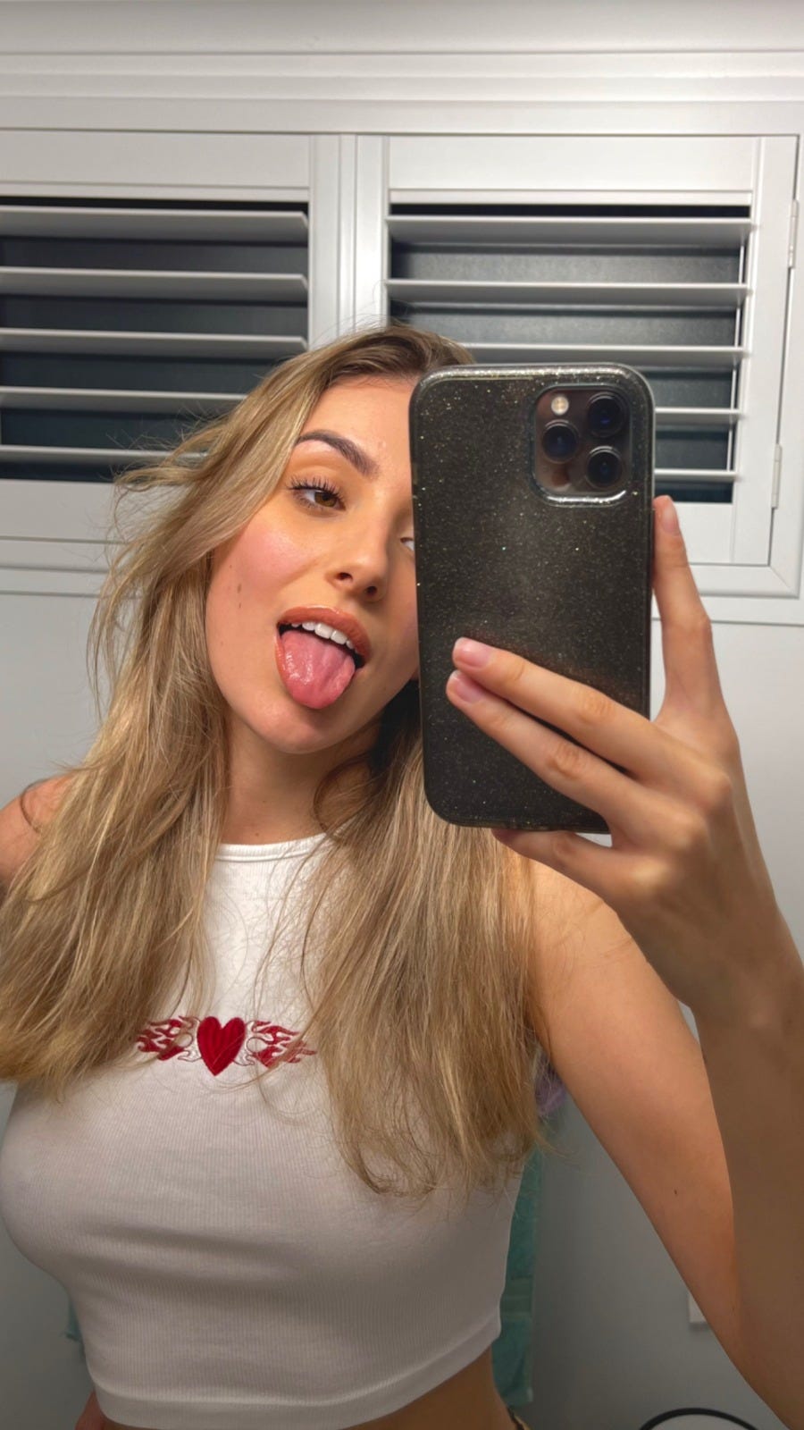 Top 5 OnlyFans Girls You Can’t Miss to Connect With | by Elora Cummins | Medium