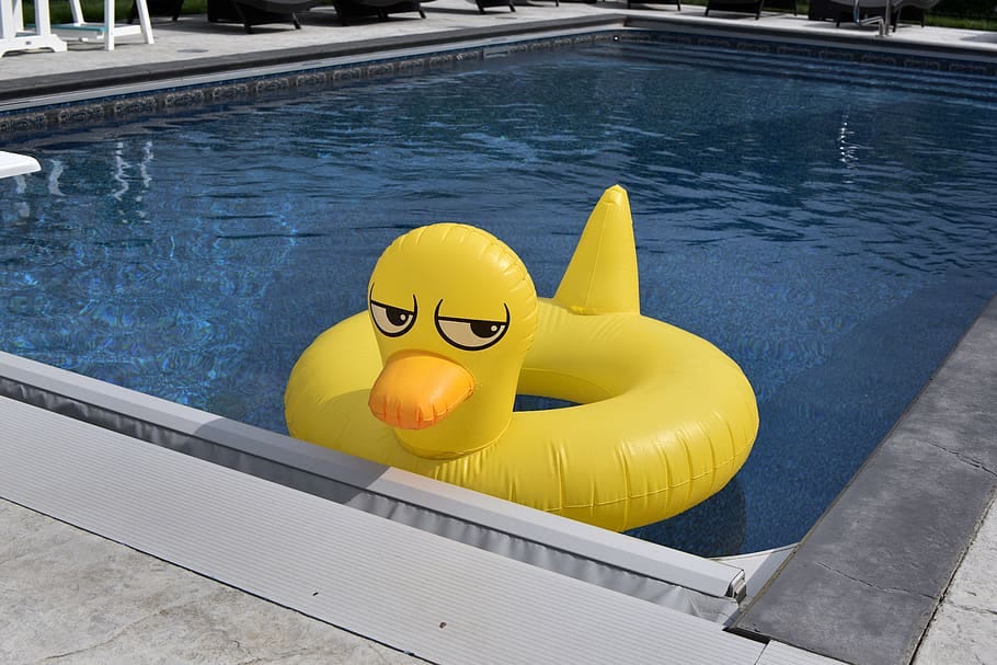 Neighborhood pool - Finndalton - Medium