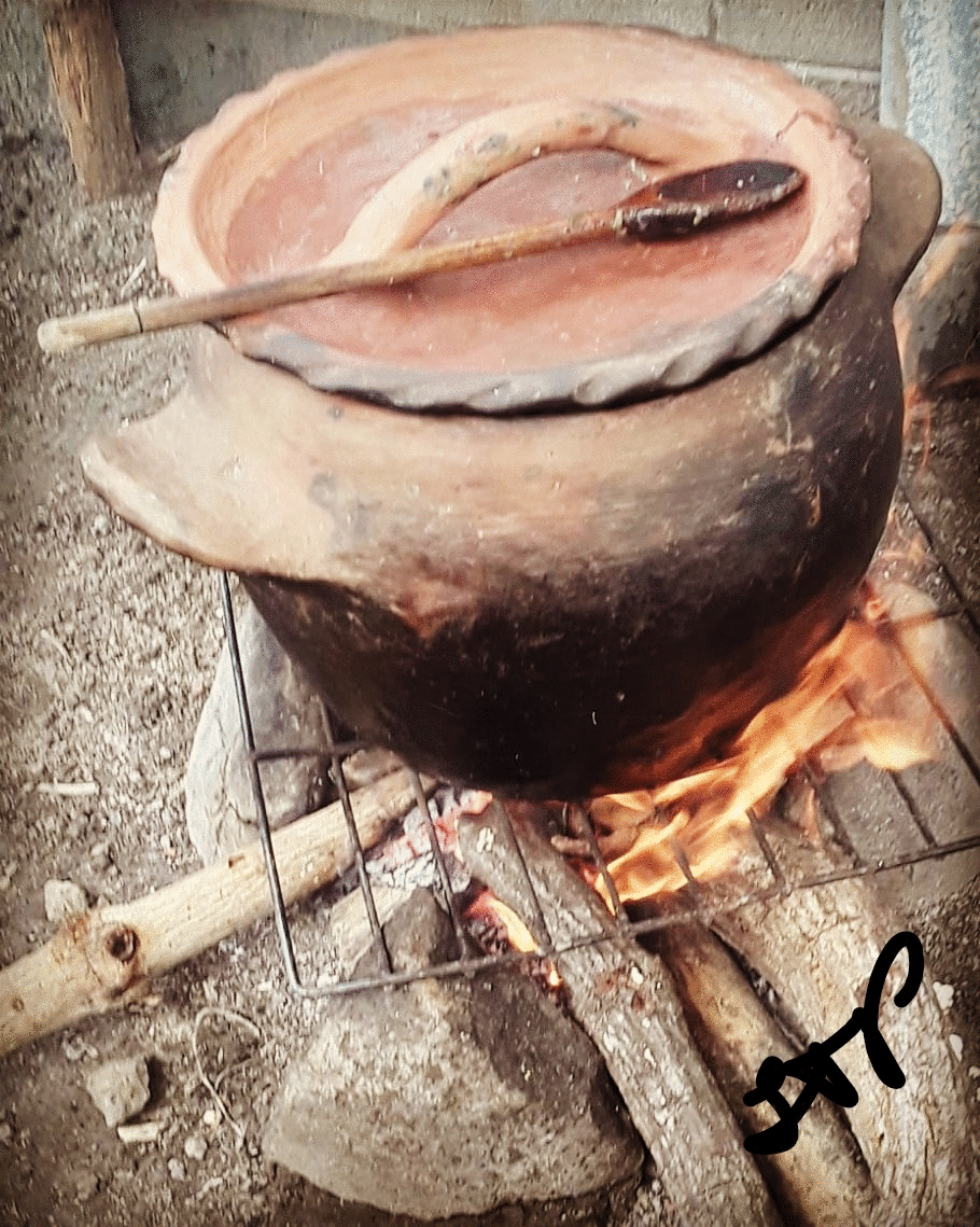 Living the Yabba Pot Lifestyle - Ilis Trudie Palmer - Medium