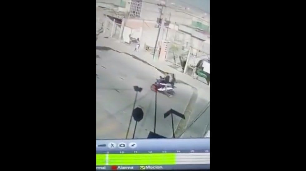 Mujer se enfrenta a delincuentes armados para impedir que raptaran a su ... Mujer se enfrenta a delincuentes armados para impedir que raptaran a su ...