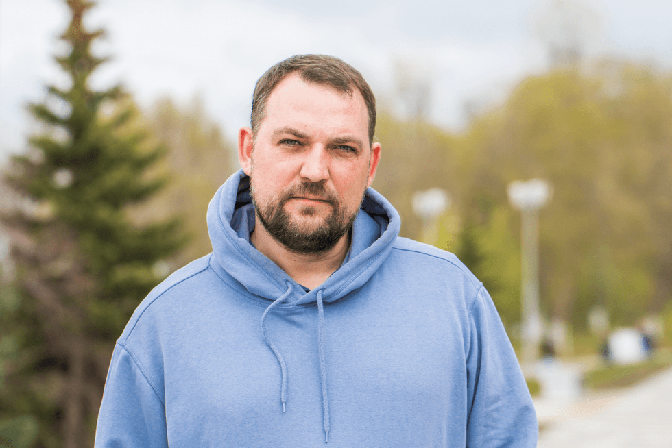 My daughter is ashamed of me because I work in a warehouse. | by Piotrmak Marko | Apr, 2025 | Medium