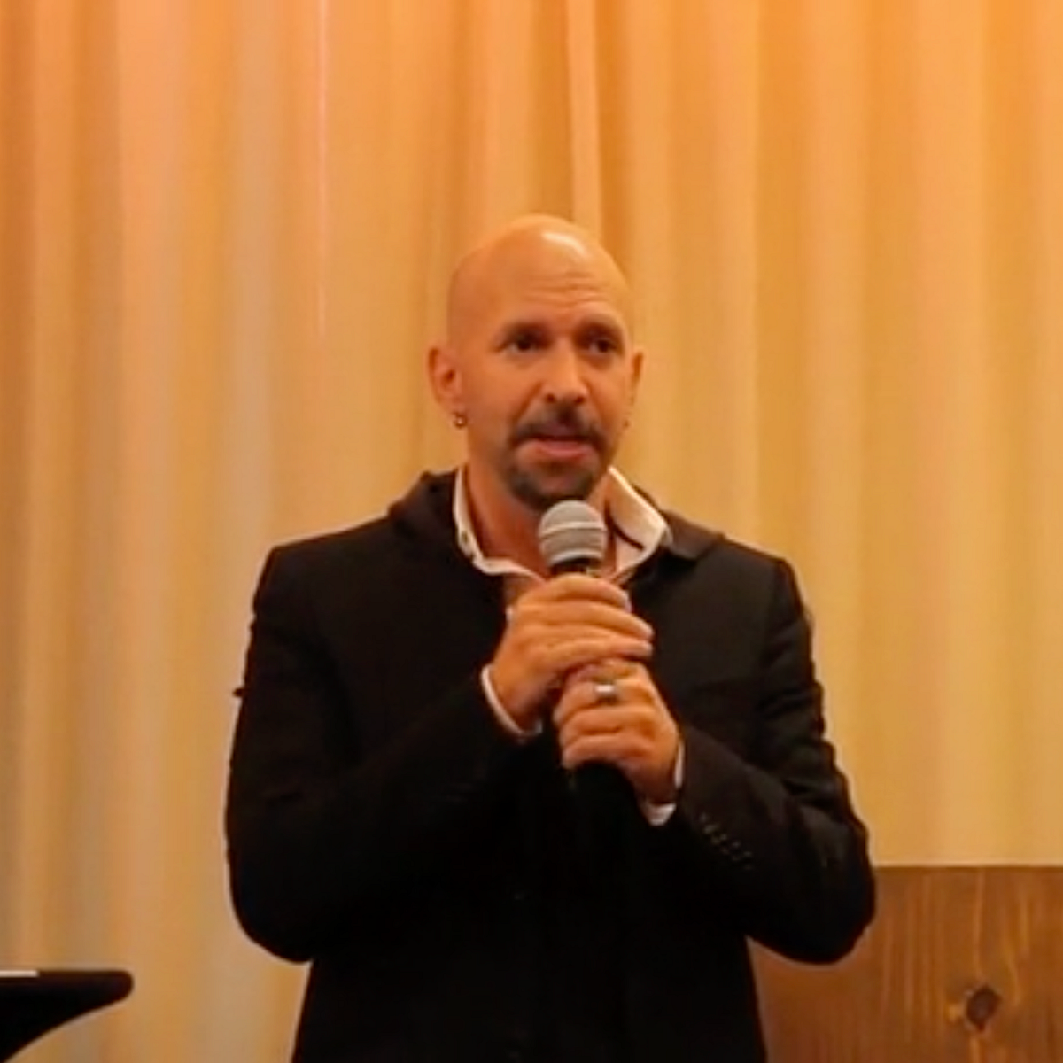 Neil Strauss Mystery