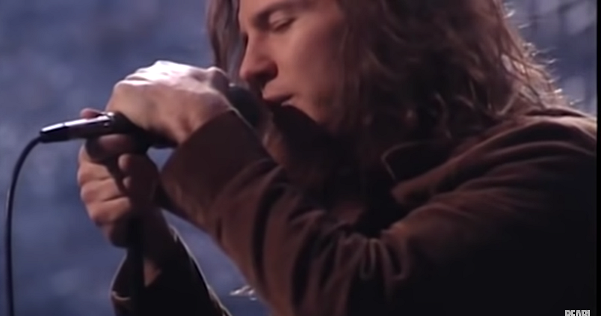 Pearl Jam's "Black" Sultry MTV Unplugged Show | The Riff