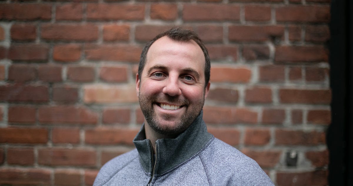 “How to Become the Center of Influence Through Podcasting to Mama” with ...