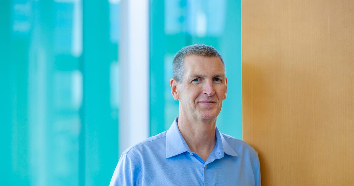 Oracle VP Des Cahill, on “Doing work you love and leading by example ...