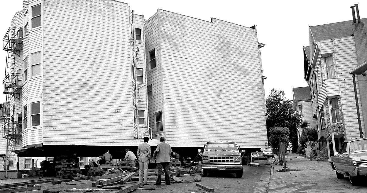 These amazing photos show what it takes to move entire Victorian houses ...