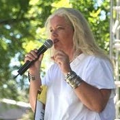 annie YAKUZAN loyd – Medium