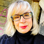 Coral Lindt – Medium