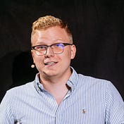 Victor Neumann – Medium